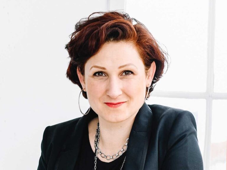 Antidiskriminierungsbeauftragte Ferda Ataman möchte AGG ausweiten ...