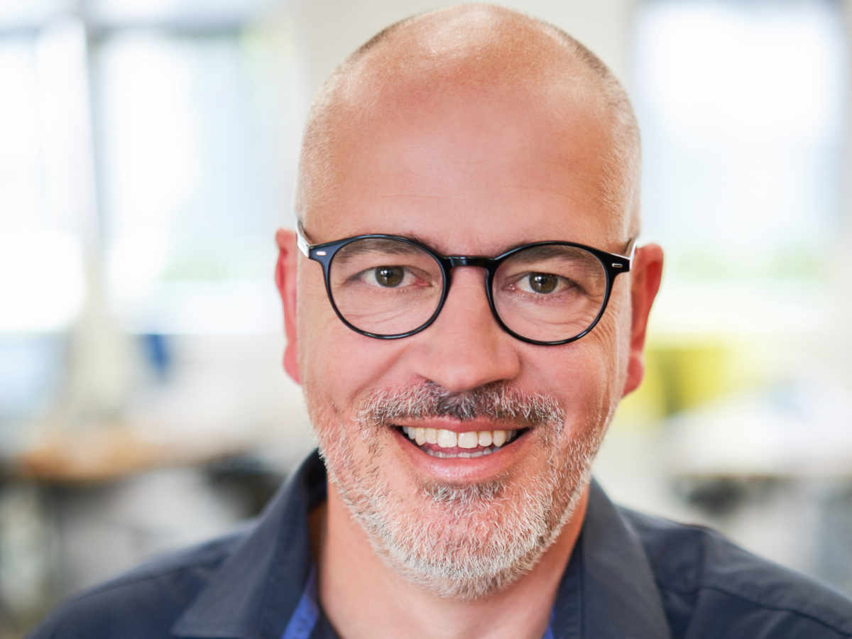 Adel-&-Link-Mitarbeitende machen einen Tag im Monat blau ...